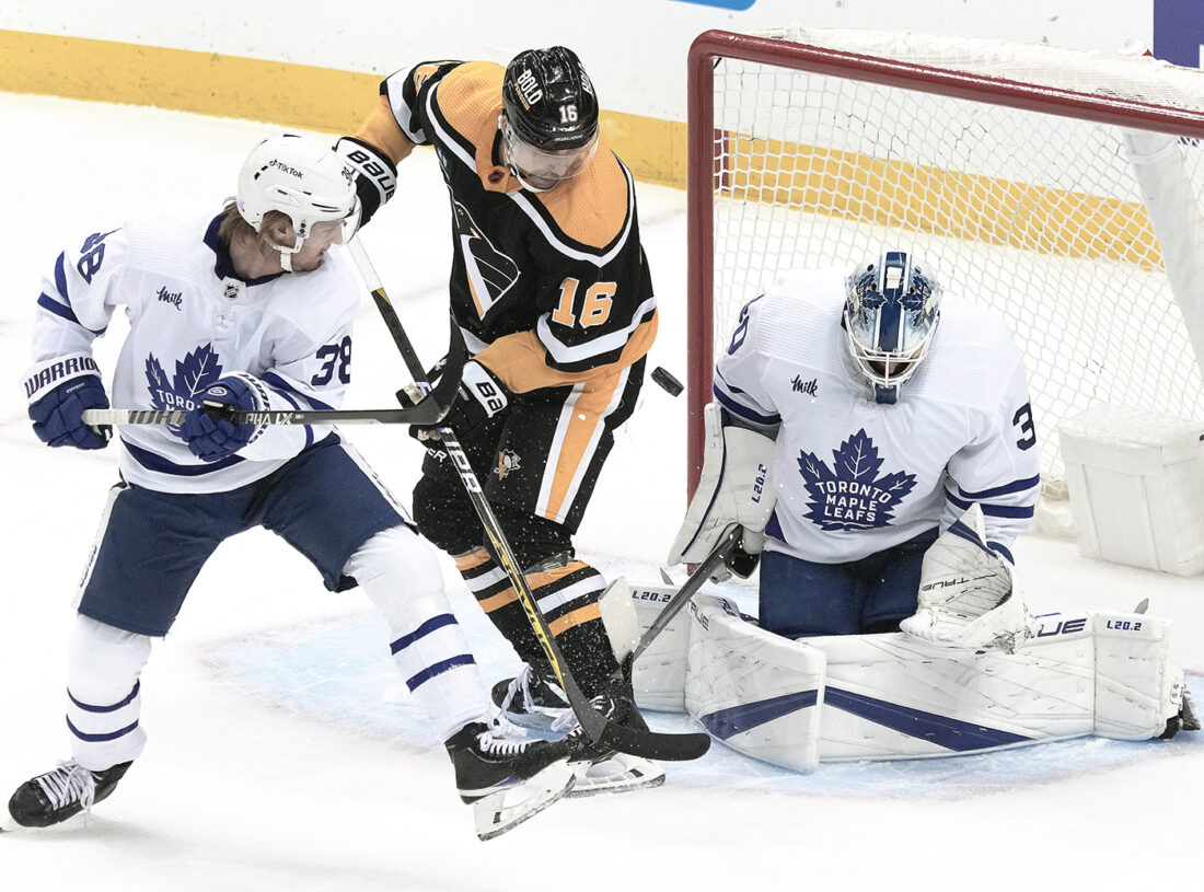 Tavares scores 400th goal, Leafs race by Crosby, Pens | News, Sports ...